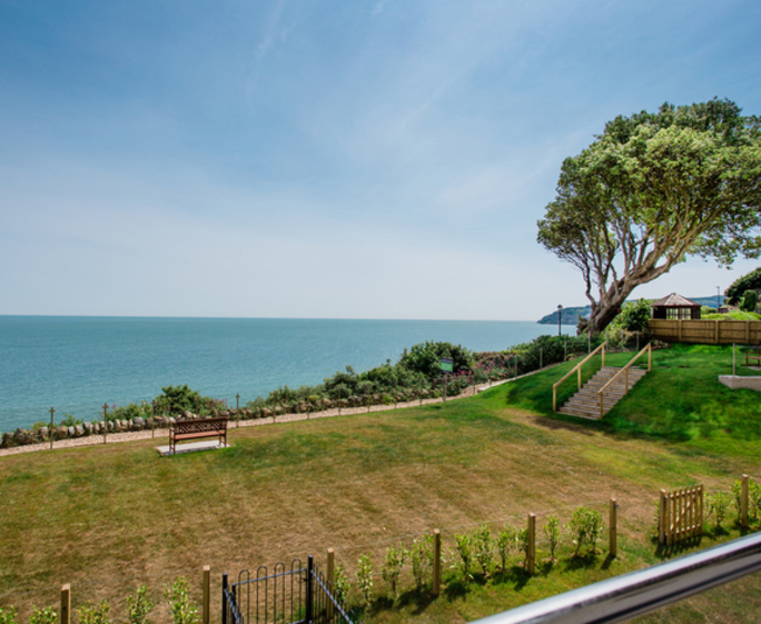 Cliff Edge, Cliff Edge, Sandown, England - Snaptrip